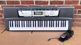 YAMAHA EZ-200 Keyboard